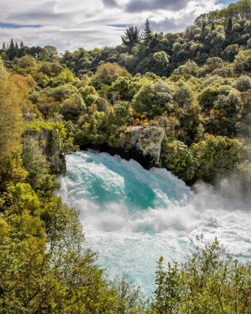 21 BEST Waterfalls in New Zealand (North and South Islands)