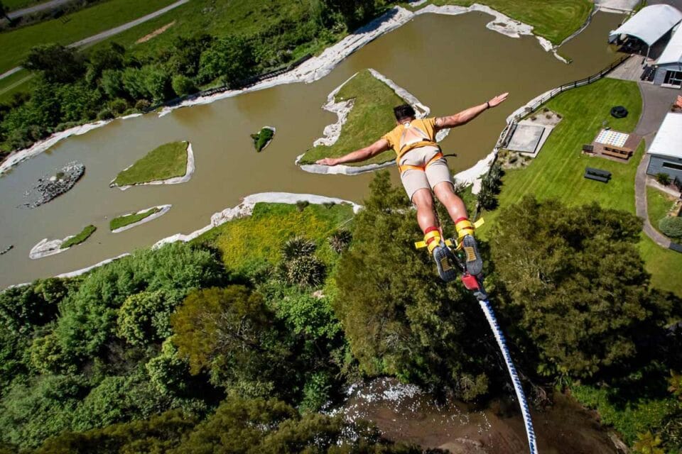 10 BEST Places to go Bungy Jumping in New Zealand