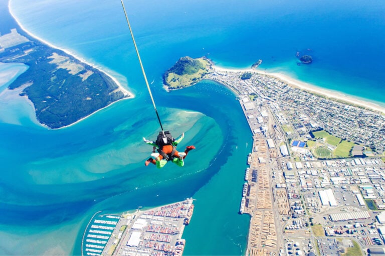 8 Things to know before Skydiving in NZ +7 BEST Places to go!