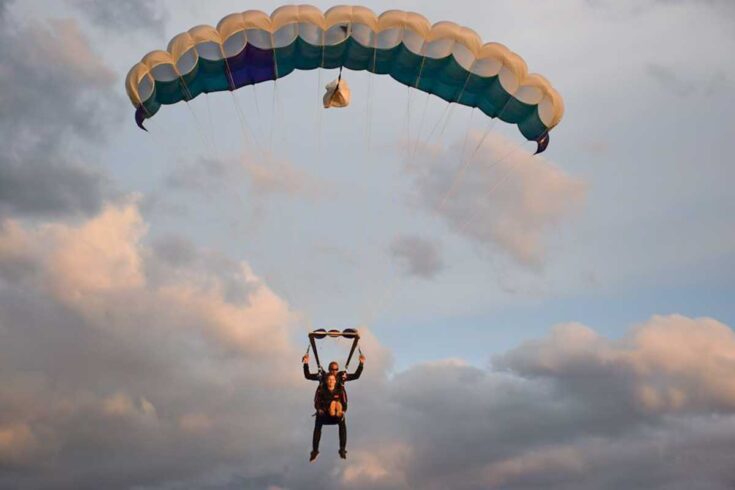 8 Things to know before Skydiving in NZ +7 BEST Places to go!