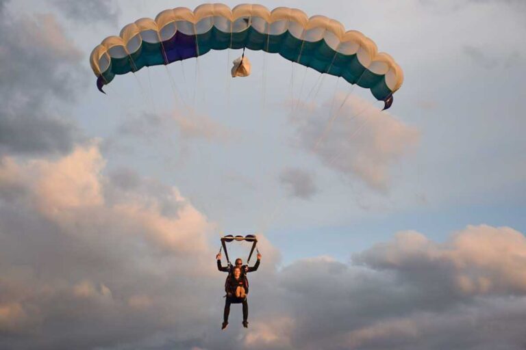 8 Things to know before Skydiving in NZ +7 BEST Places to go!