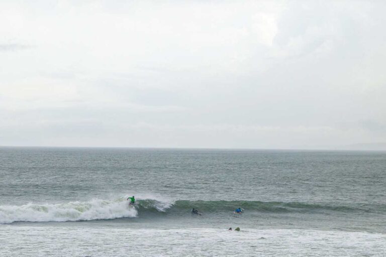 15 BEST Places to Go Surfing in New Zealand + Complete Guide