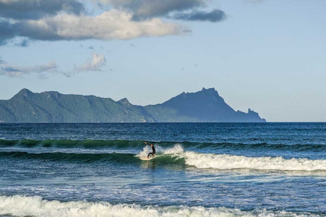 15 BEST Places to Go Surfing in New Zealand + Complete Guide